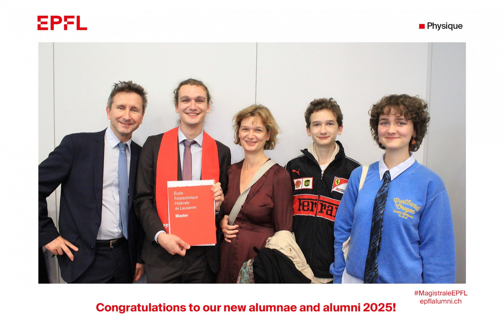 Physics Class of 2025 Photobooth | EPFL Alumni
